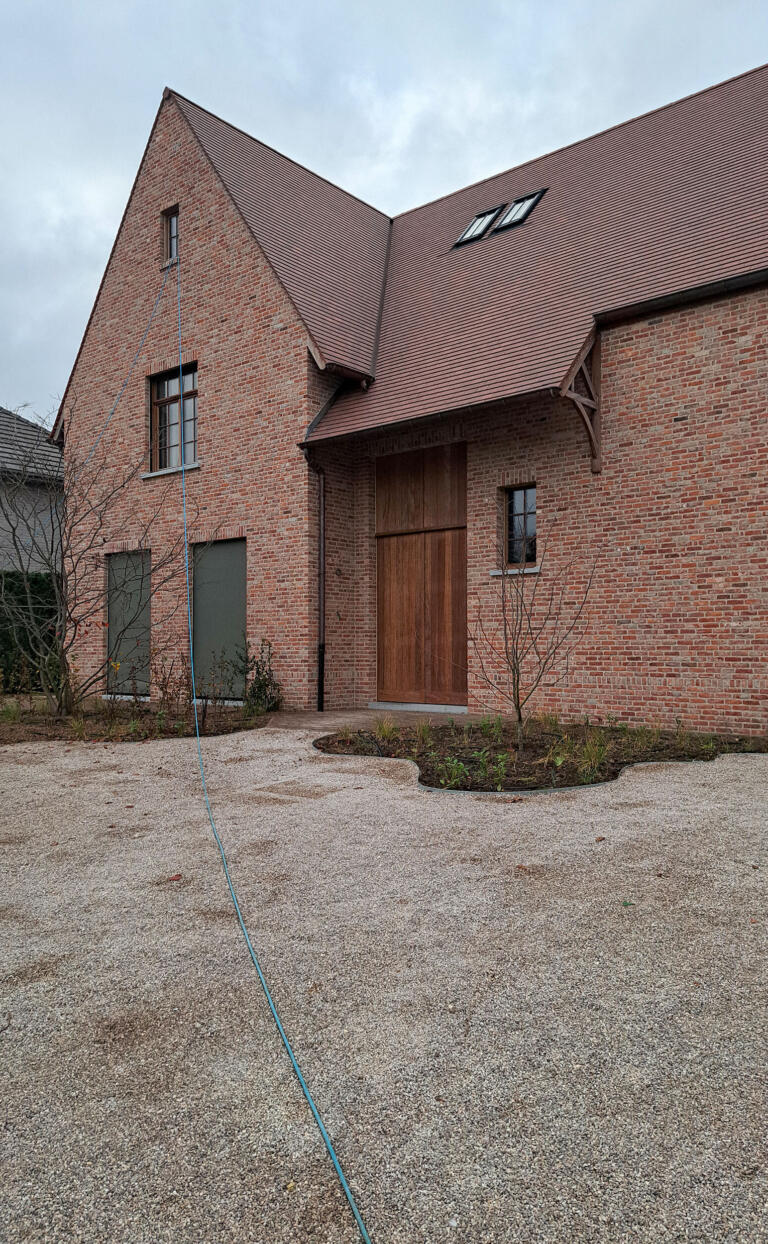 Hellende tuin met wadi voor waterinfiltratie | Greenarchitects